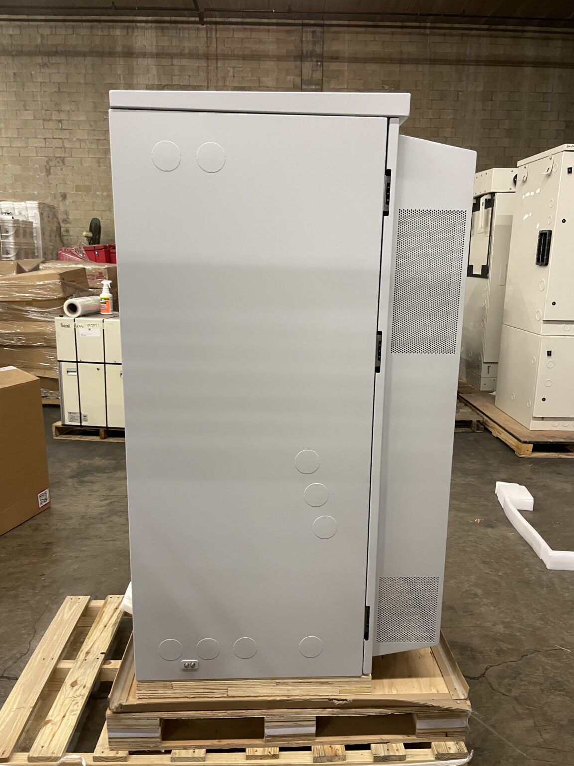 Surplus Enclosure #6160 - UsedShelter.com - Used Telecom Shelters ...